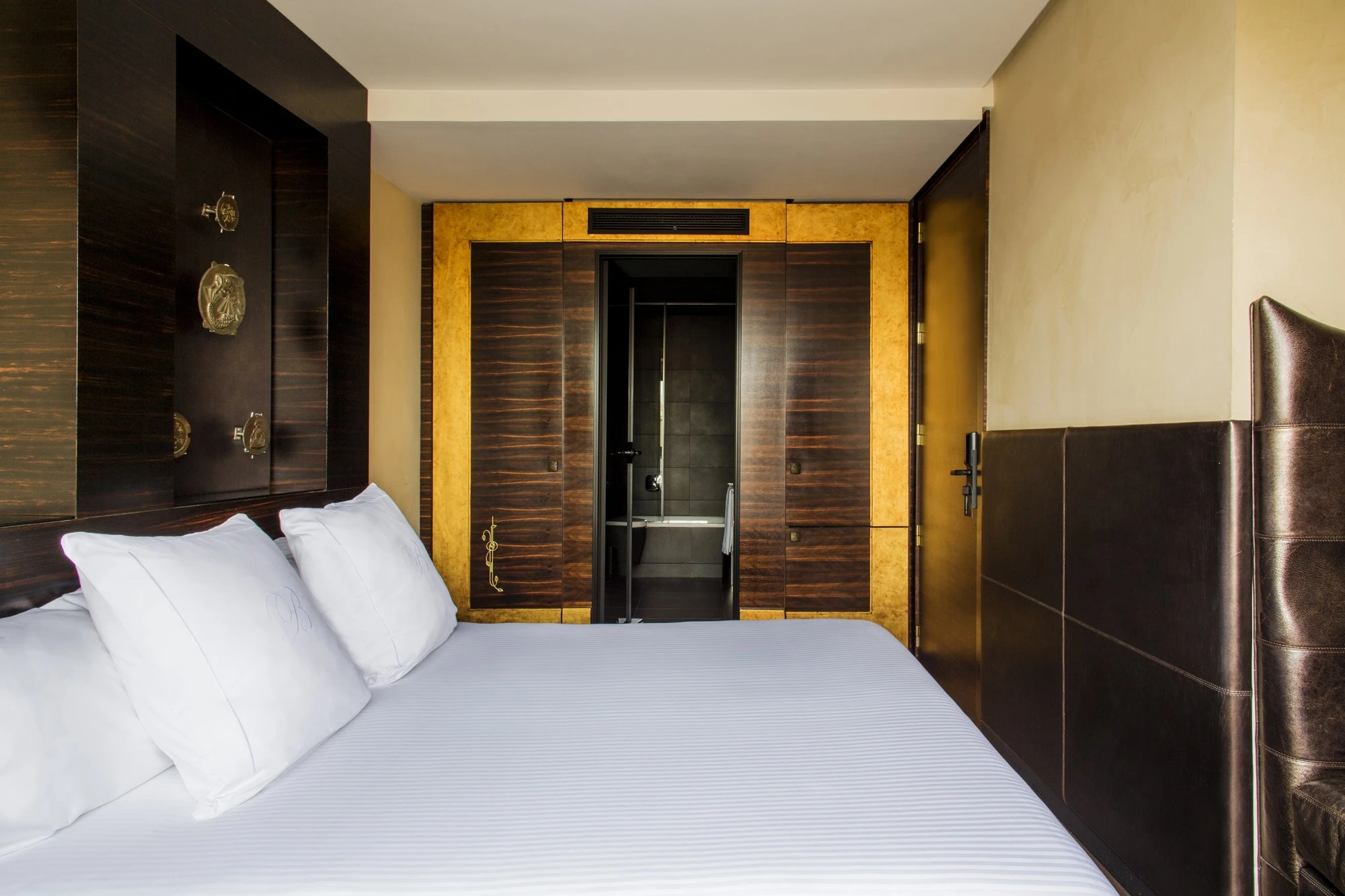 Suite with terrace and Jacuzzi at the 5* Bagués Hotel Barcelona ...